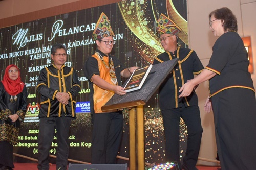 Martabat bahasa Kadazandusun perjuangan peribadi saya – Datuk Ewon ...
